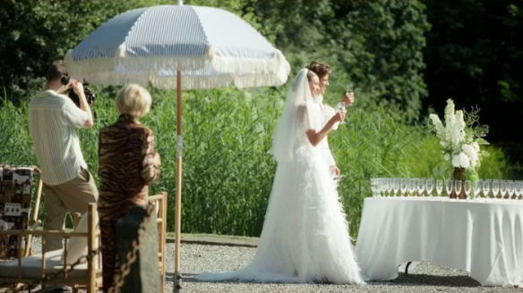 Hidtil usete billeder fra jetset-bryllup: Hannah Zobel med i nyt DR ...