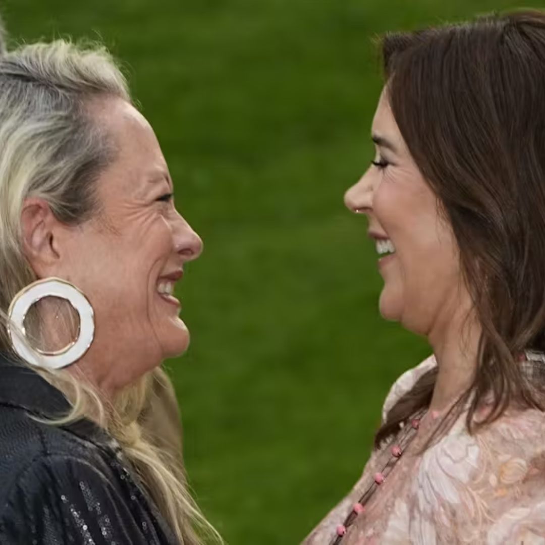 Dronning Marys bedste veninde i firfarvet aftenkjole: Så forskellig ud ...
