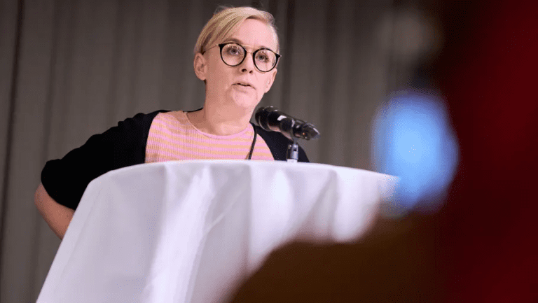 Krænket SF’er afslører: Særlig rådgiver stak hånden ned i hendes ...