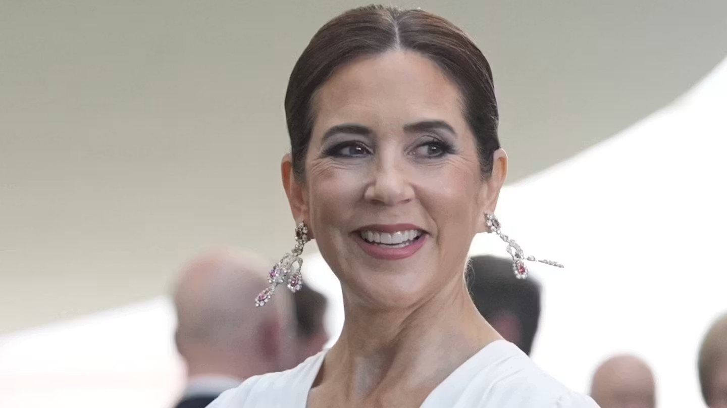 Dronning Mary var et kunstværk i sig selv: Strålede i rubiner arvet ...
